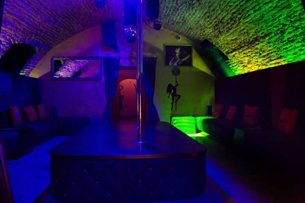 Devil's Night Club ️